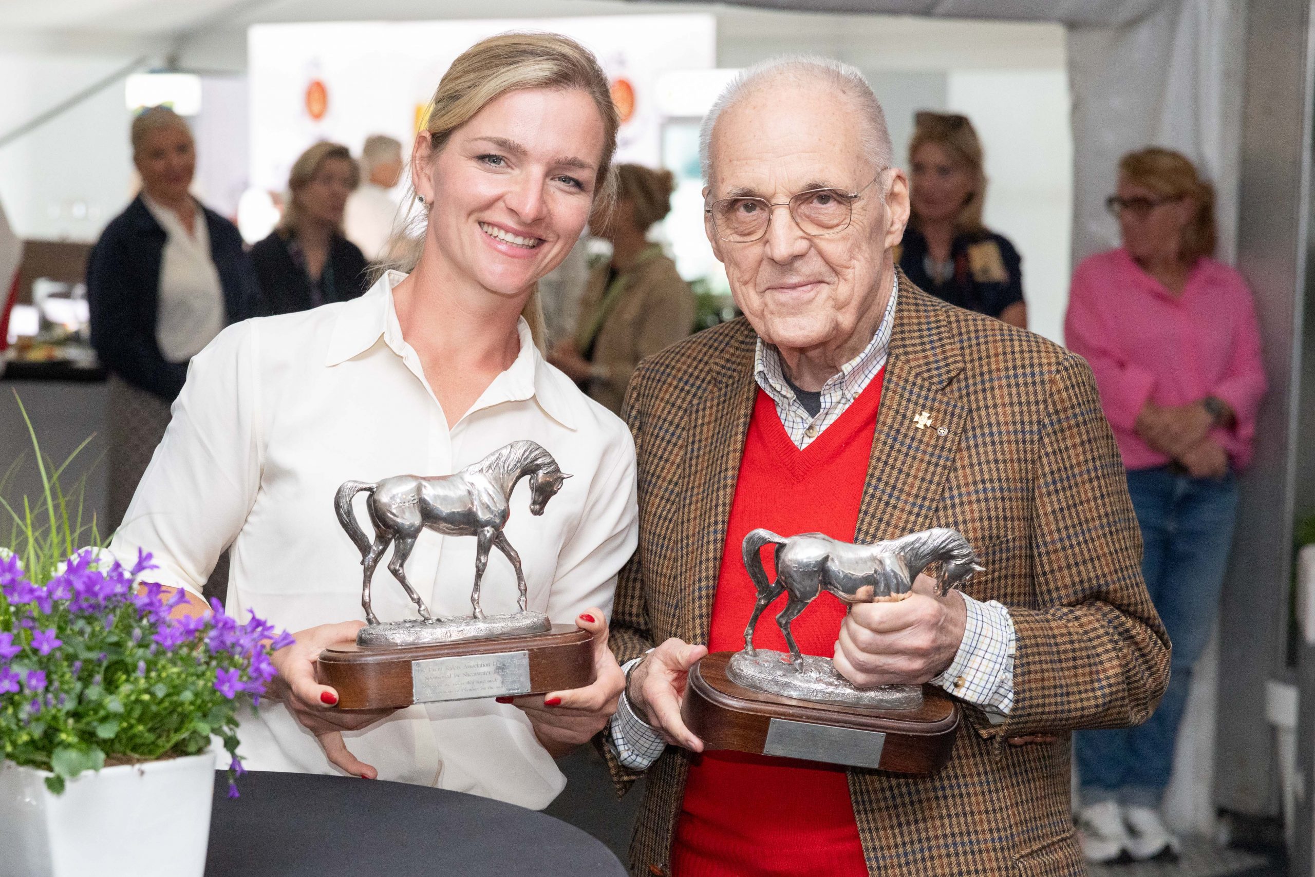 Julia Krajewski und Mandy in Luhmühlens Hall of Fame aufgenommen ...